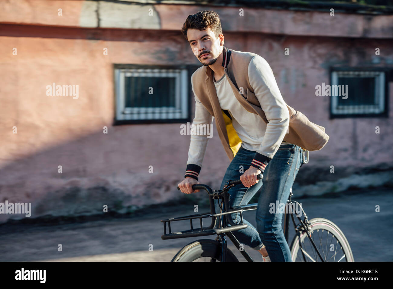 Man bike city hi-res stock photography and images - Alamy