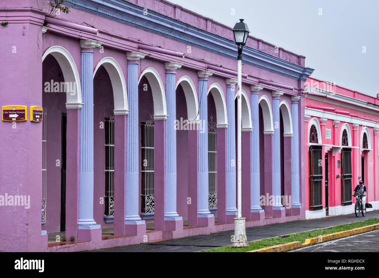 Colorful colonnade style buildings in Tlacotalpan, Veracruz, Mexico ...