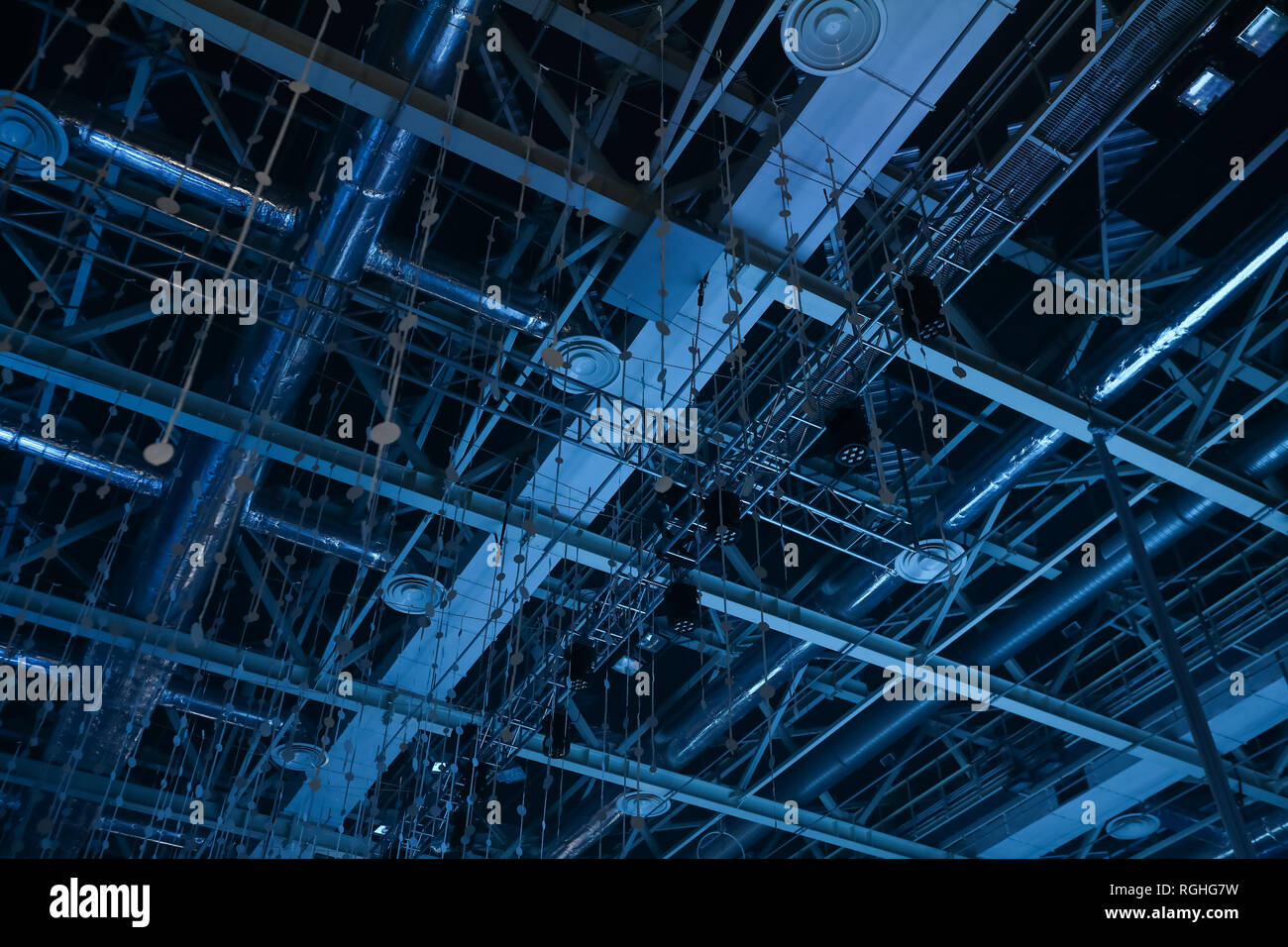 Metal warehouse structural beams hi-res stock photography and images - Alamy