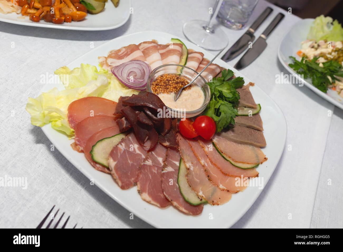Furshet table hi-res stock photography and images - Alamy