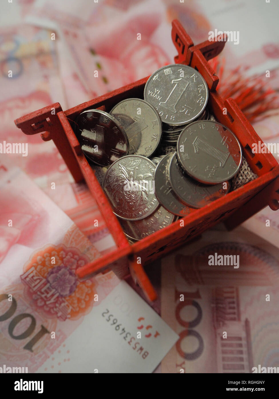 100 rmb hi-res stock photography and images - Alamy