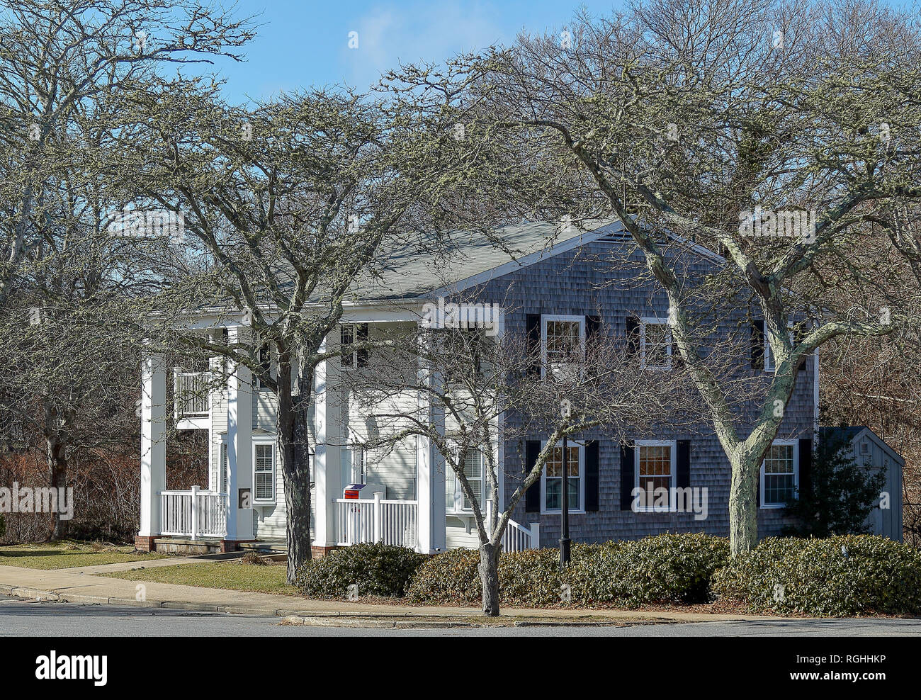 Shingle house cape cod hi-res stock photography and images - Alamy
