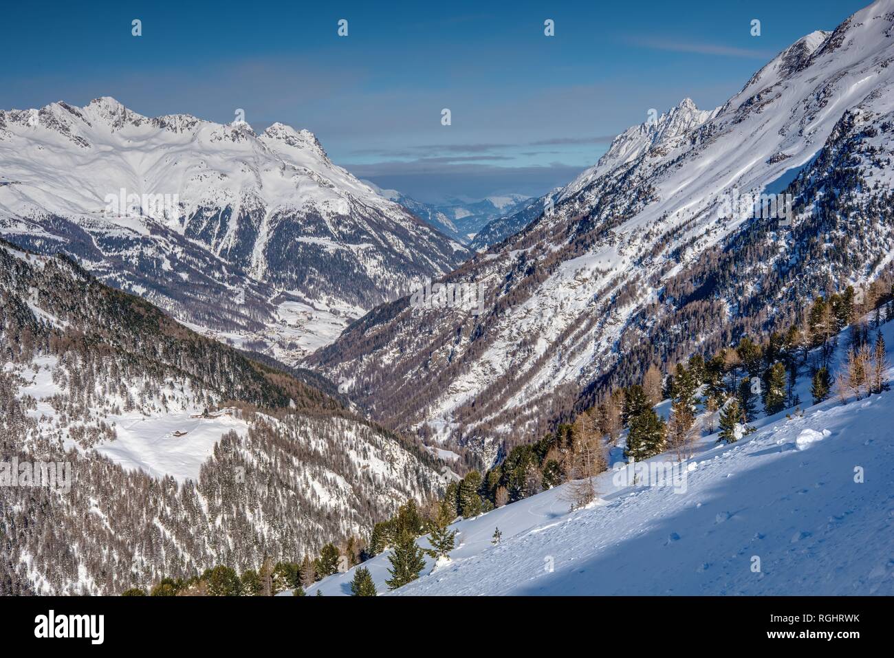 Tirol, Ötztaler Alpen, Blick vom Timmelsjoch ins Ötztal Stock Photo - Alamy