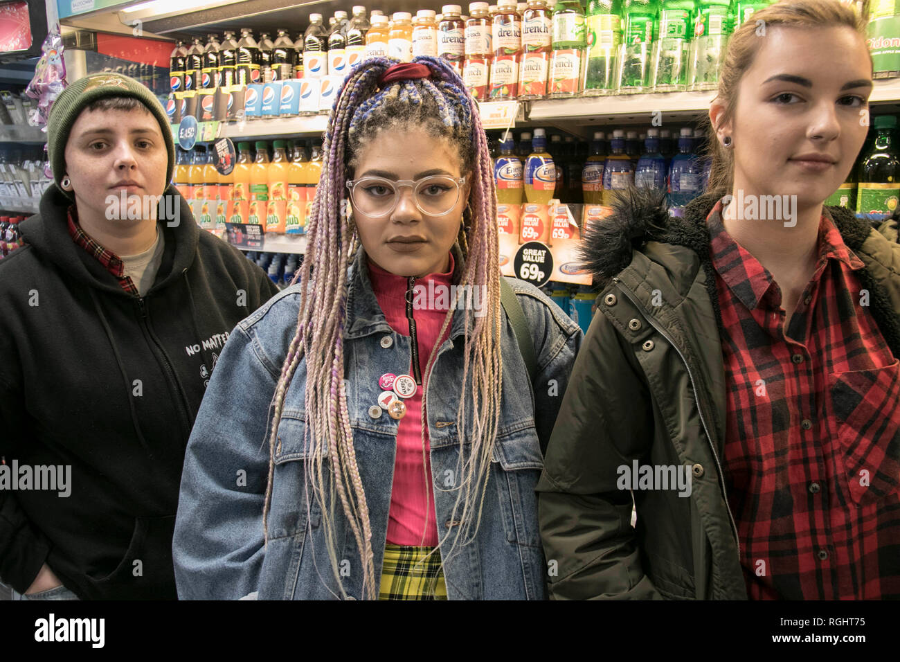 All female band hi-res stock photography and images - Alamy
