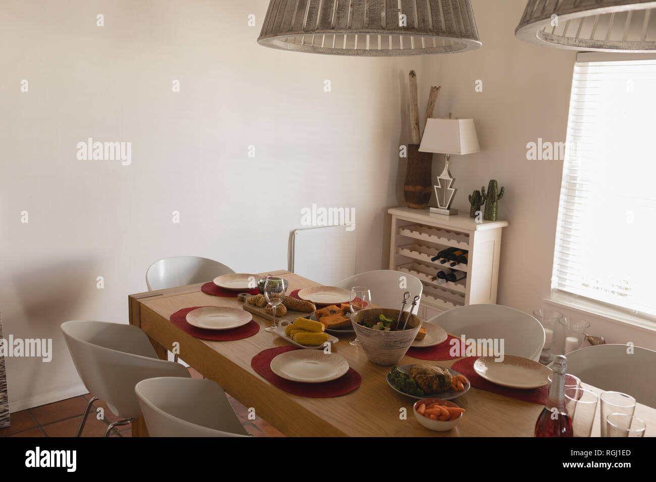 Empty family dinner table hi-res stock photography and images - Alamy