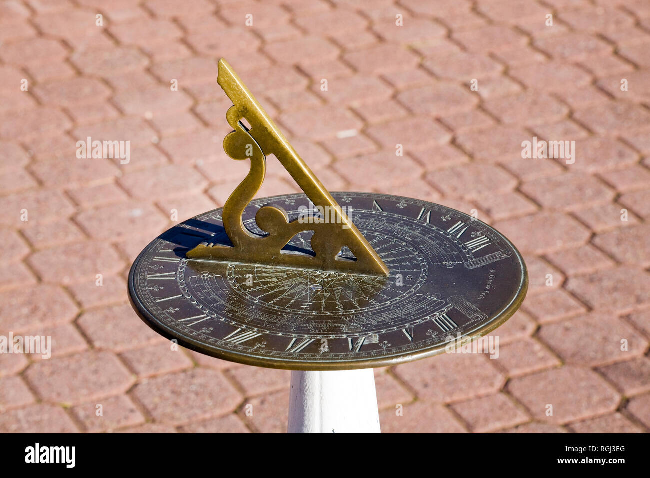 Roman sundial ancient hi-res stock photography and images - Alamy
