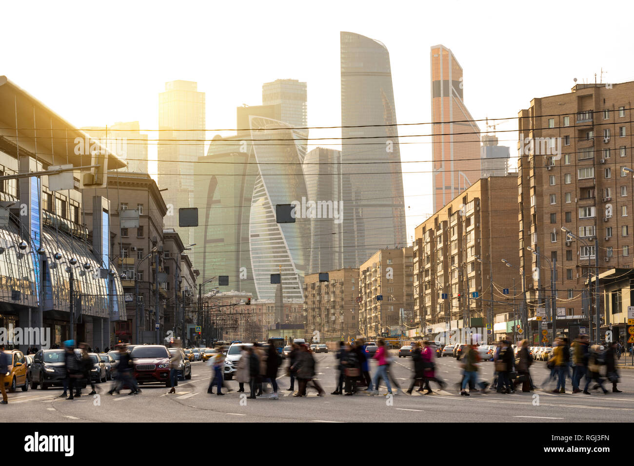 Russia, Moscow, Busy people crossing Bol'shaya Dorogomilovskaya Ulitsa ...
