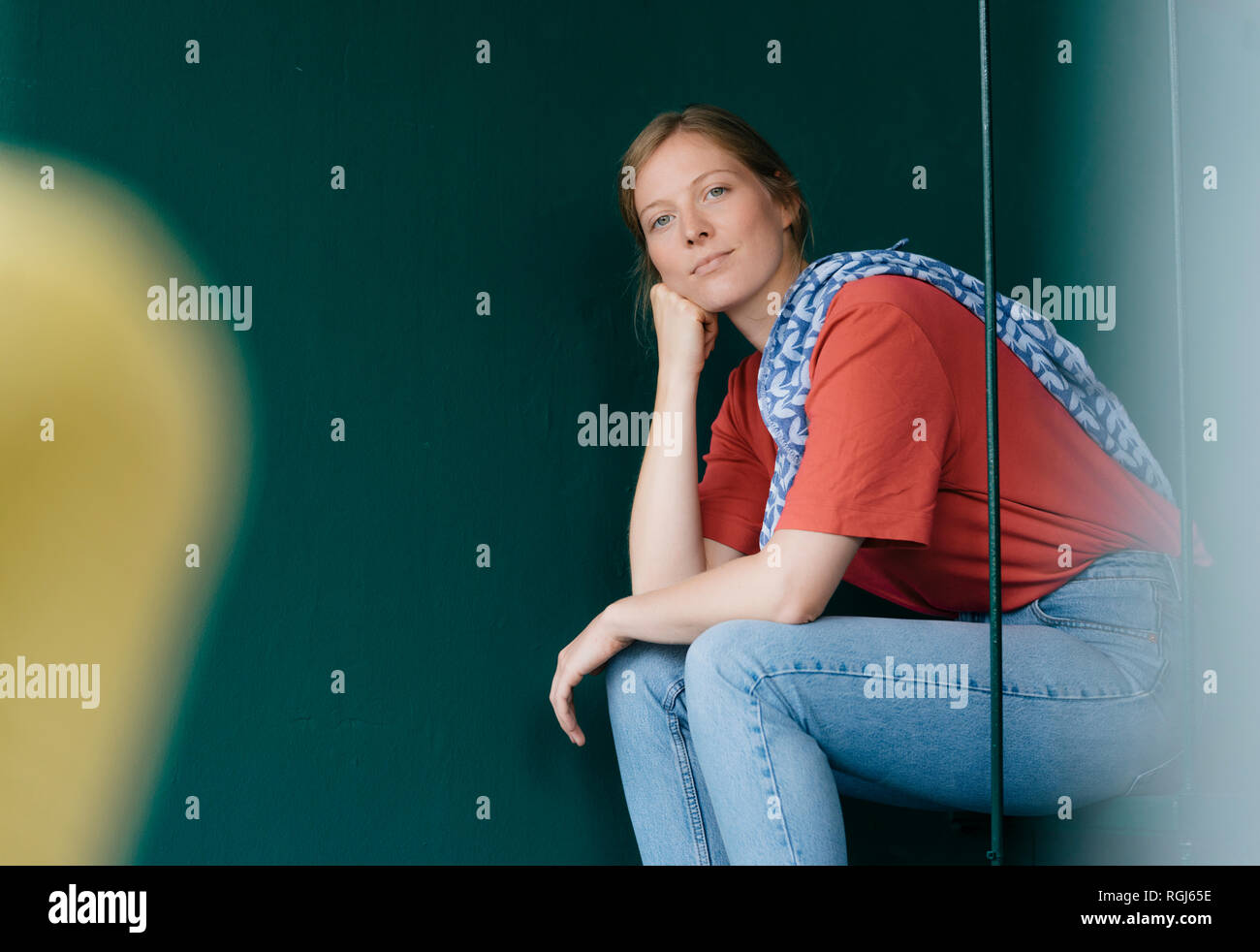 Shoulder sit hi-res stock photography and images - Alamy