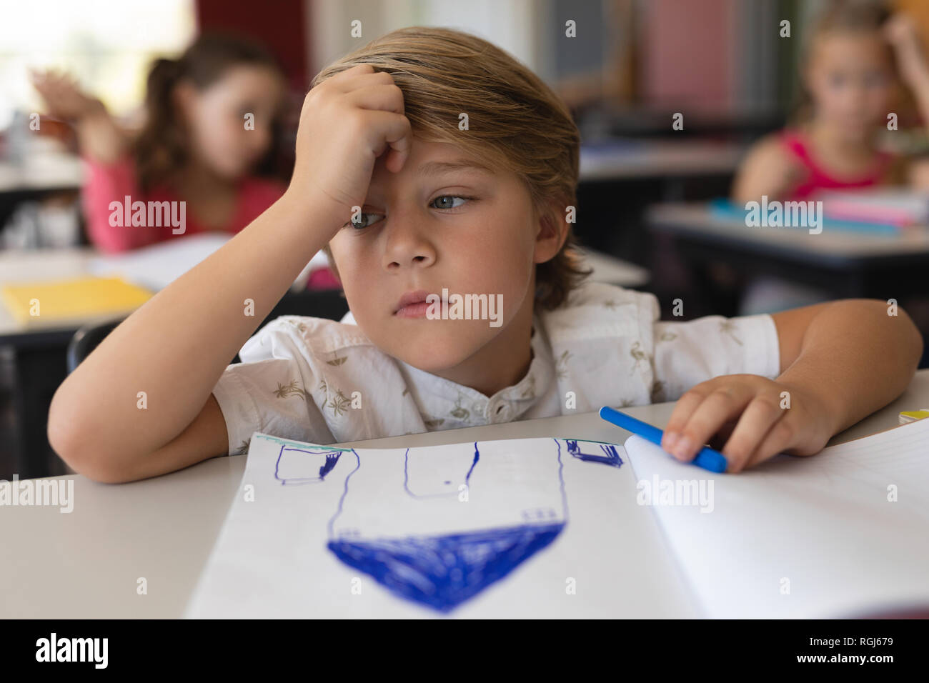 Teenager girl sad boy hi-res stock photography and images - Alamy