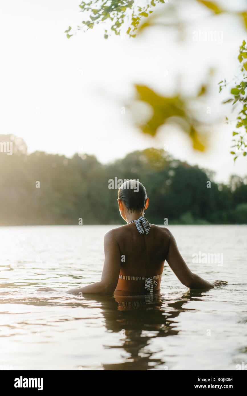 Woman bikini rear view hi-res stock photography and images - Alamy