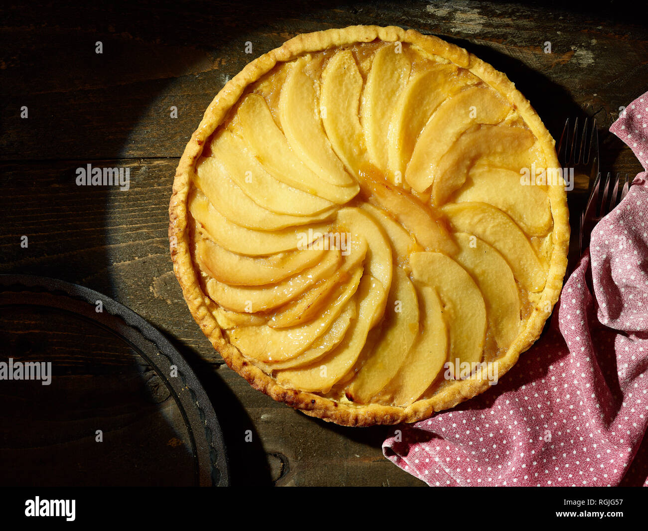 Quince flan with quince slices on top, food still-life photograph Stock ...