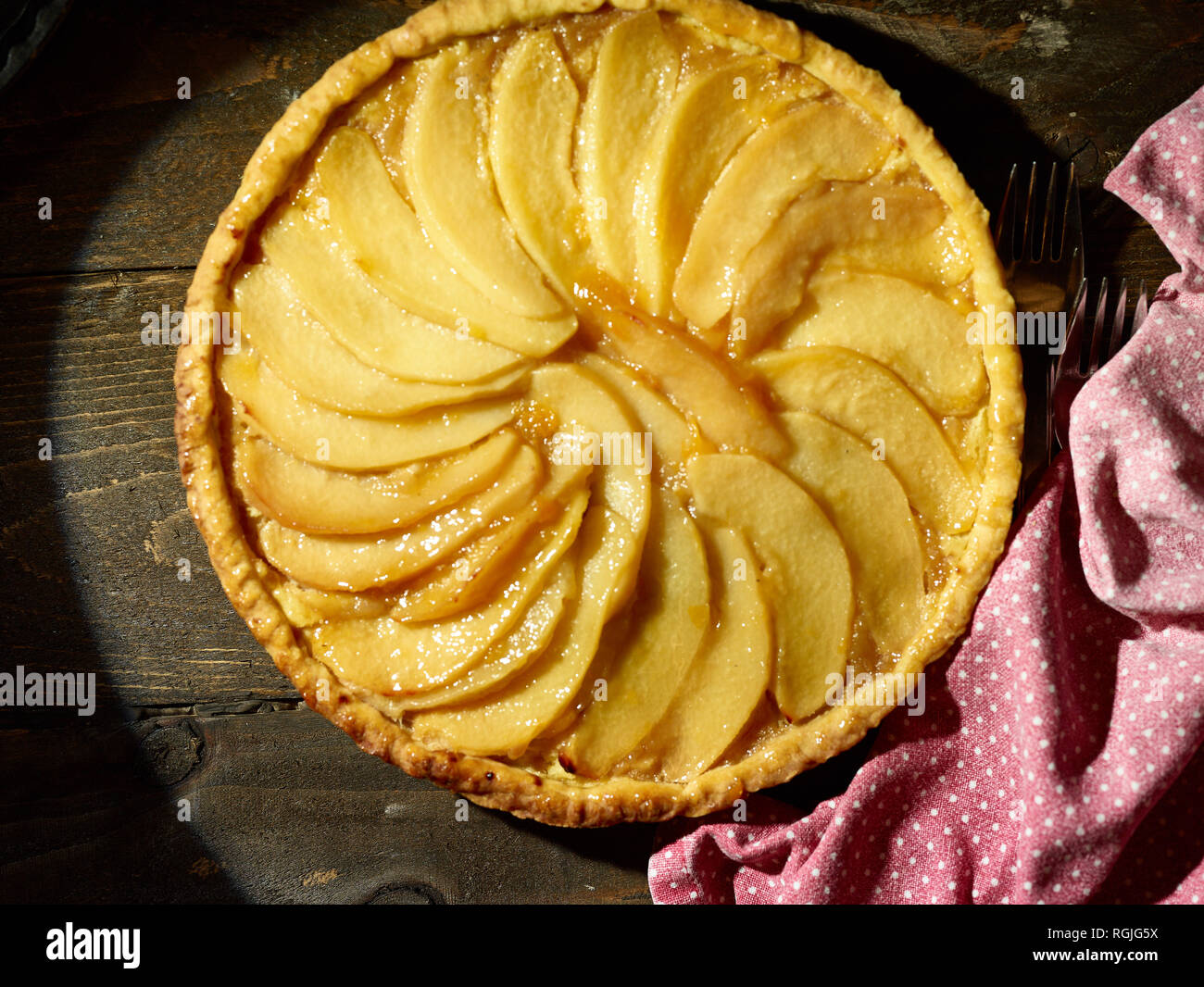 Quince flan with quince slices on top, food still-life photograph Stock ...
