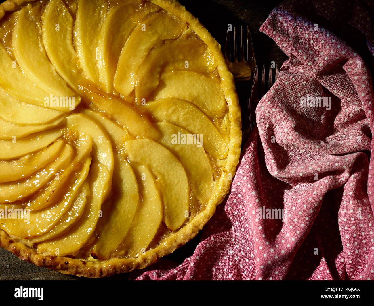 Quince flan with quince slices on top, food still-life photograph Stock ...
