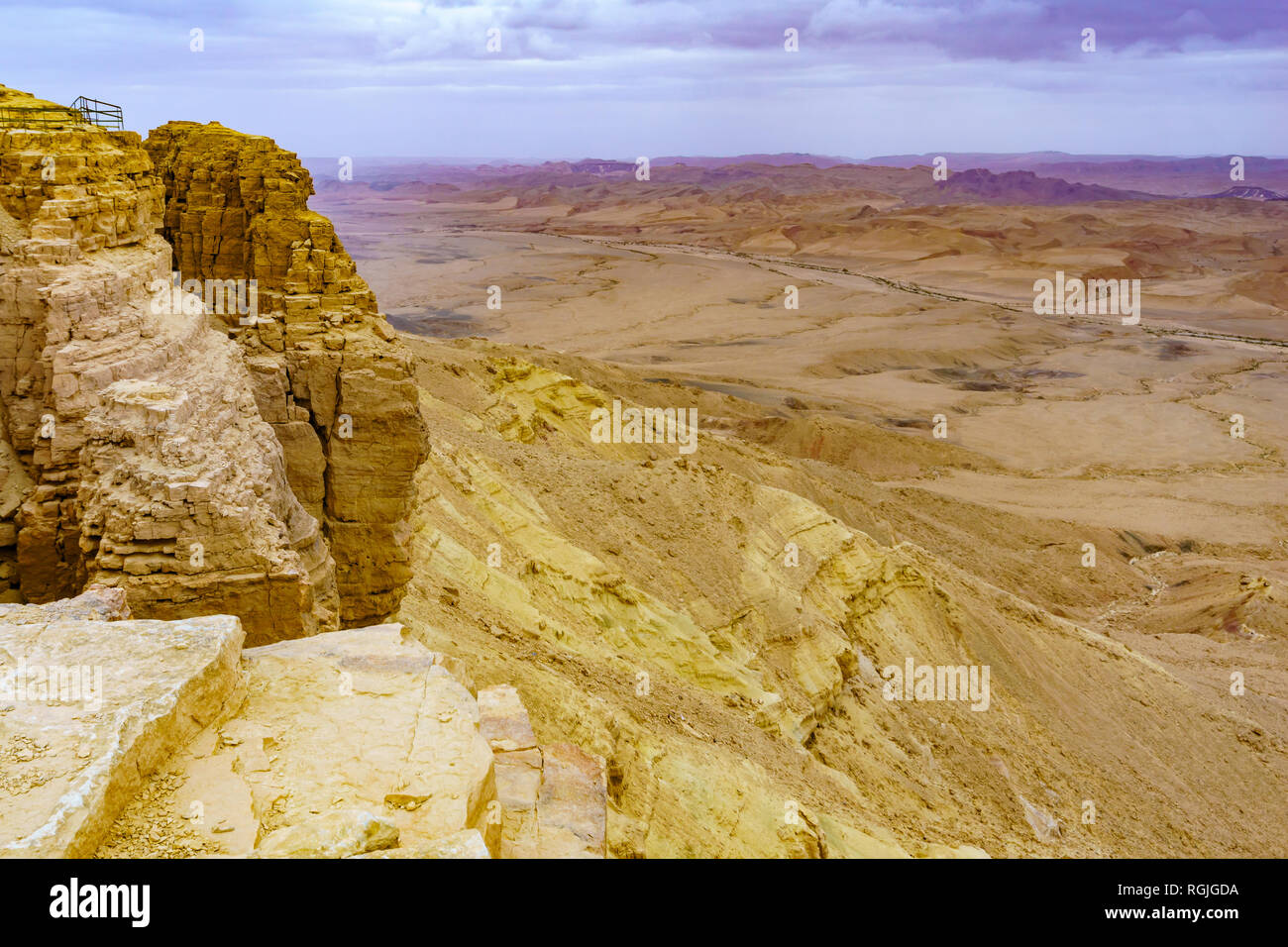 Sunset view of Makhtesh (crater) Ramon, in the Negev Desert, Southern ...