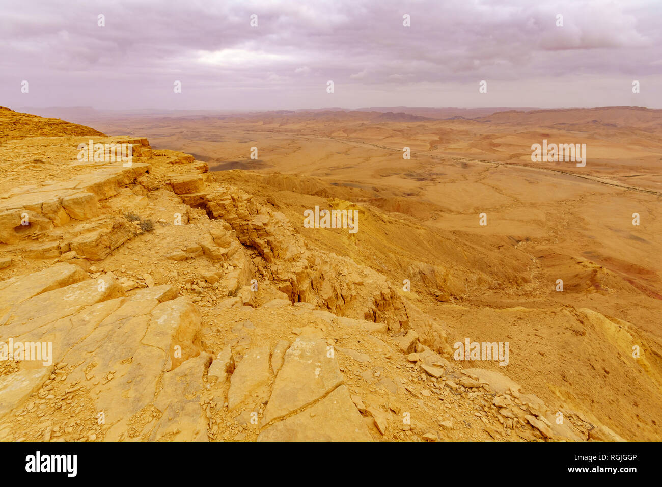 Sunset view of Makhtesh (crater) Ramon, in the Negev Desert, Southern ...