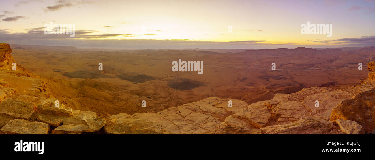 Panoramic sunrise view of Makhtesh (crater) Ramon, in the Negev Desert ...