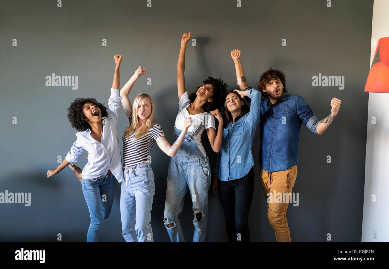 Group of friends cheering hi-res stock photography and images - Alamy