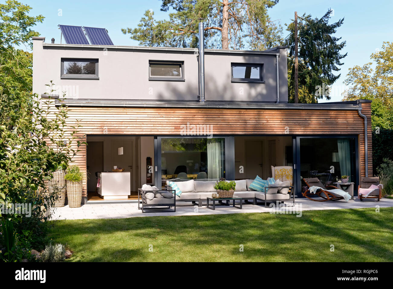 Modern Detached House High Resolution Stock Photography and Images - Alamy