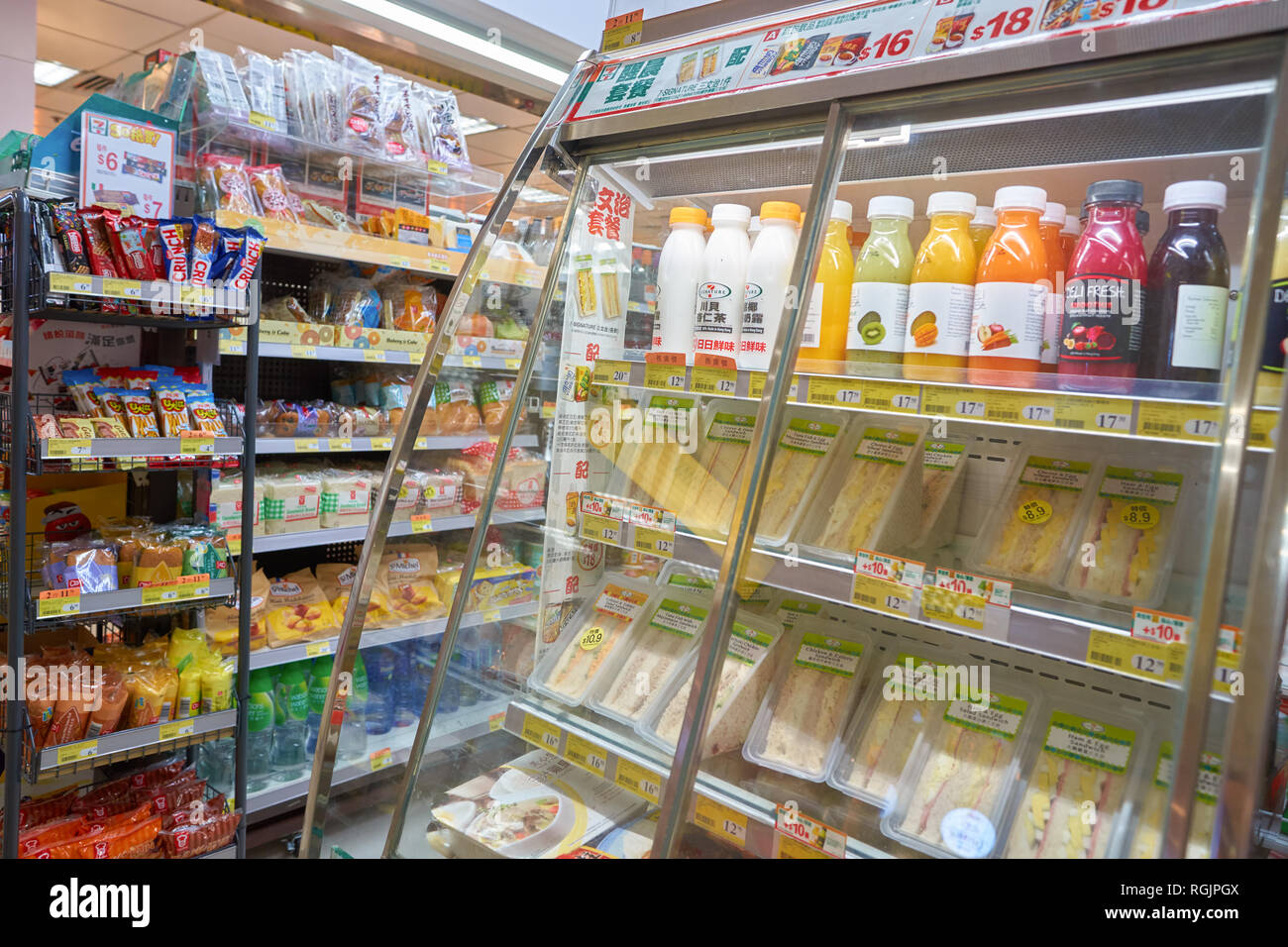 7 eleven stores shelf hi-res stock photography and images - Alamy