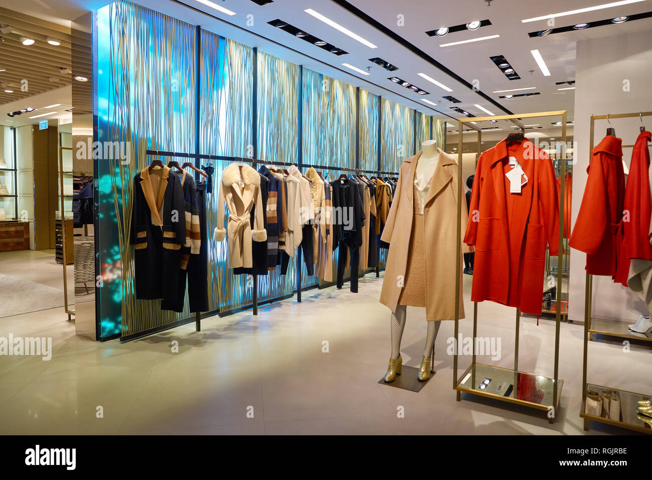 HONG KONG - CIRCA NOVEMBER, 2016: Max Mara store at the Elements shopping mall Stock Photo - Alamy