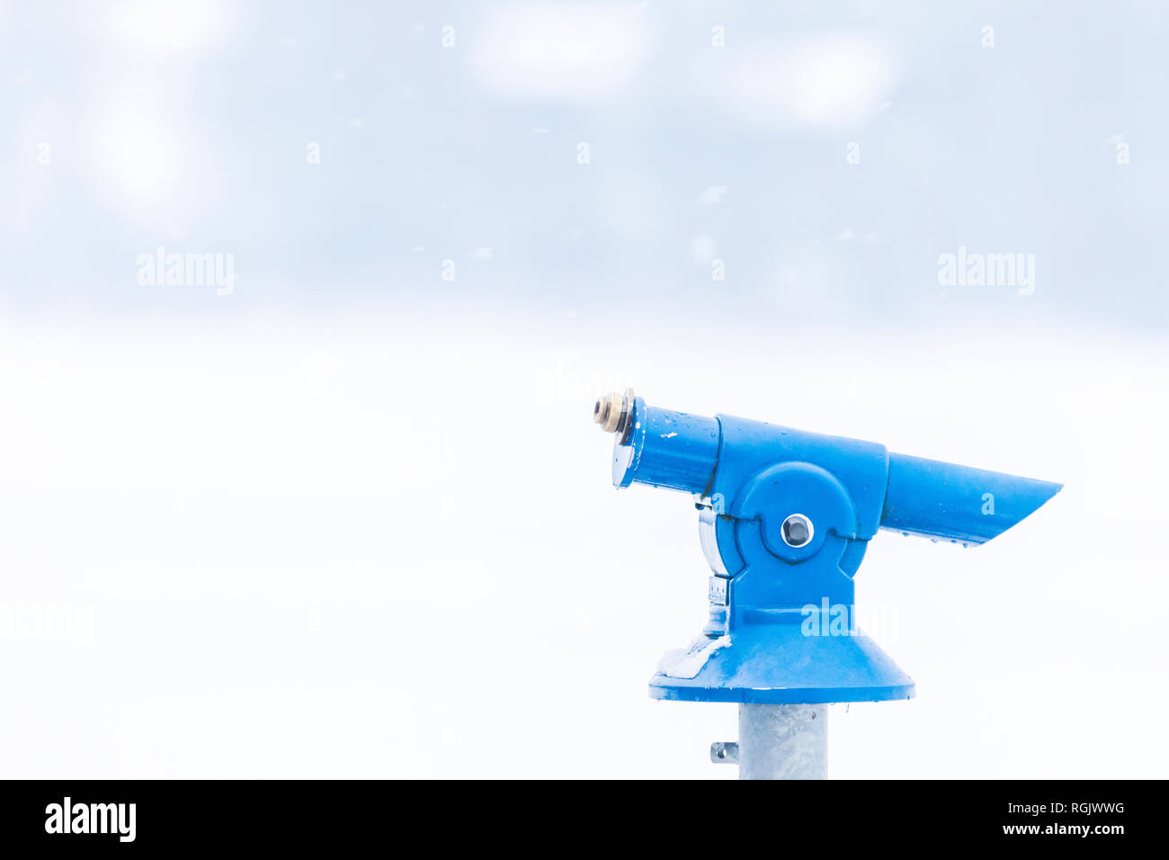 Snow telescope hi-res stock photography and images - Alamy
