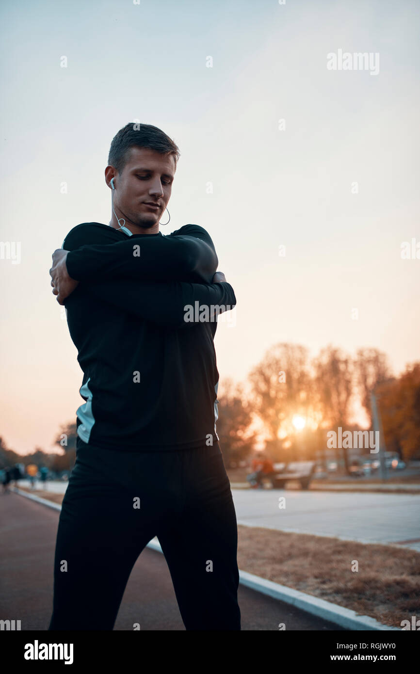 Athletes hugging hi-res stock photography and images - Alamy