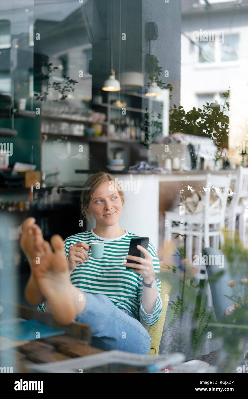 Cell amenities hi-res stock photography and images - Alamy