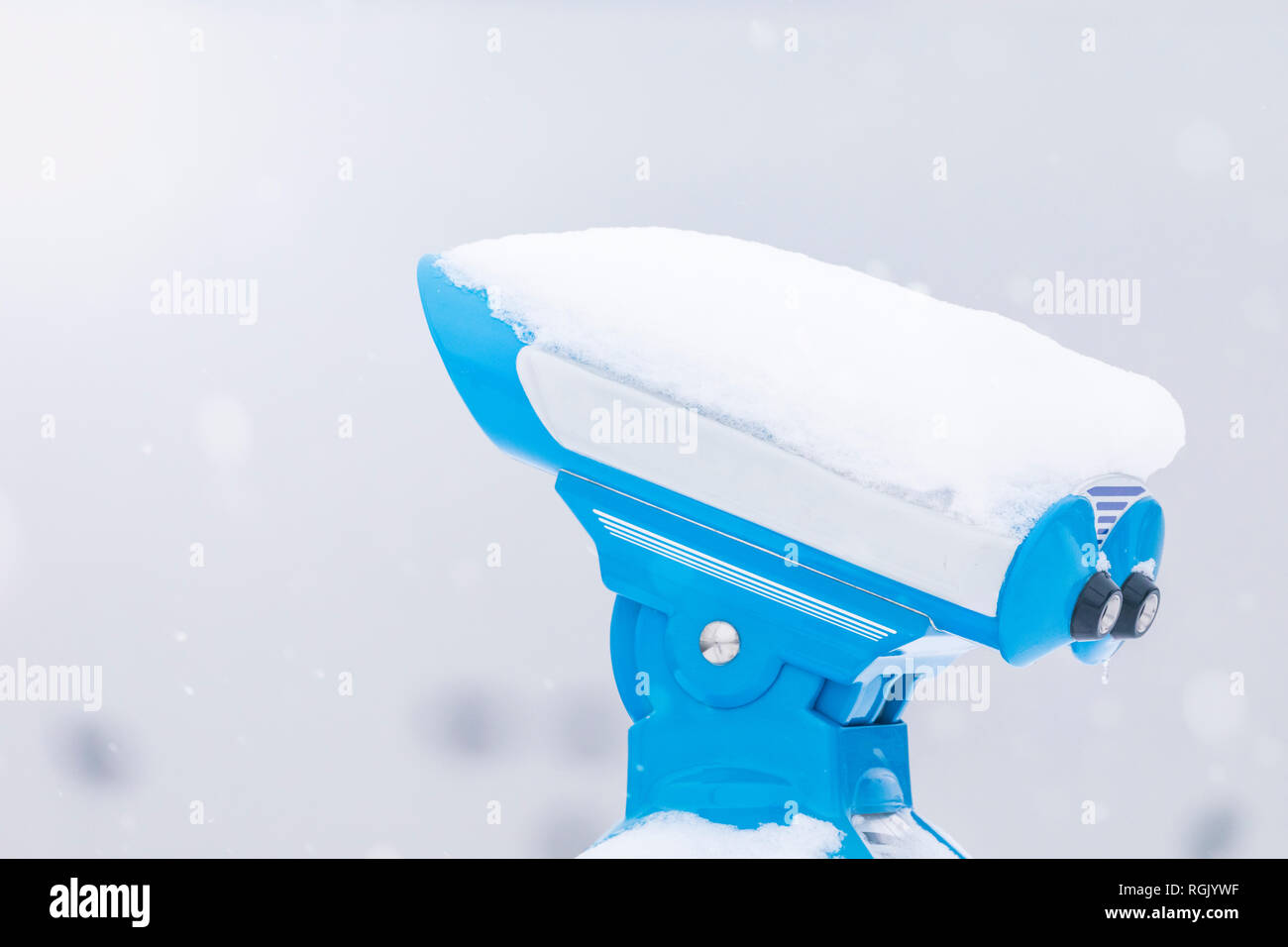 Snow telescope hi-res stock photography and images - Alamy