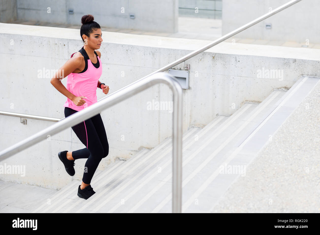 Female athletes running race hi-res stock photography and images - Alamy