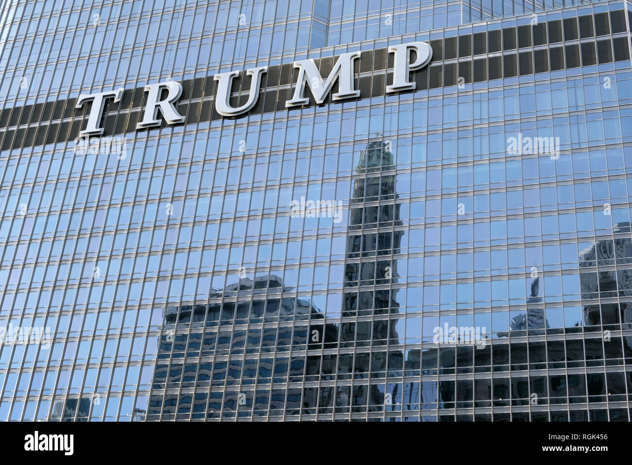 Chicago building architecture windows hi-res stock photography and ...