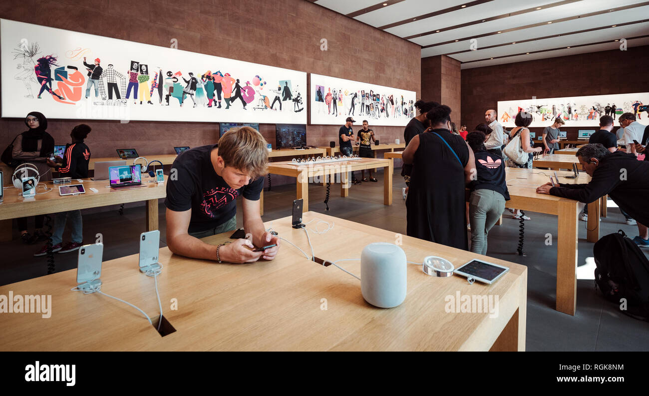 PARIS, FRANCE - JUL 16, 2018: Modern Apple Mac store main hall with ...