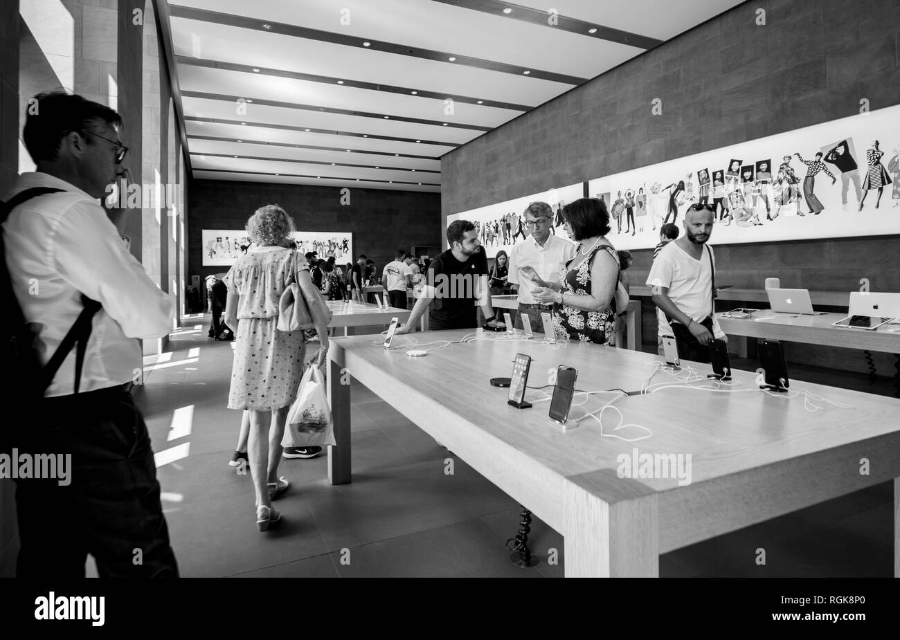 PARIS, FRANCE - JUL 16, 2018: Modern Apple Mac store main hall with ...