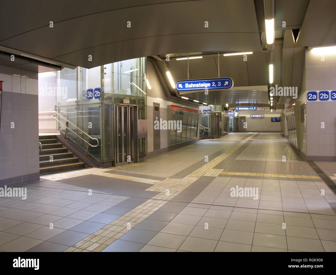 Graz hauptbahnhof hi-res stock photography and images - Alamy