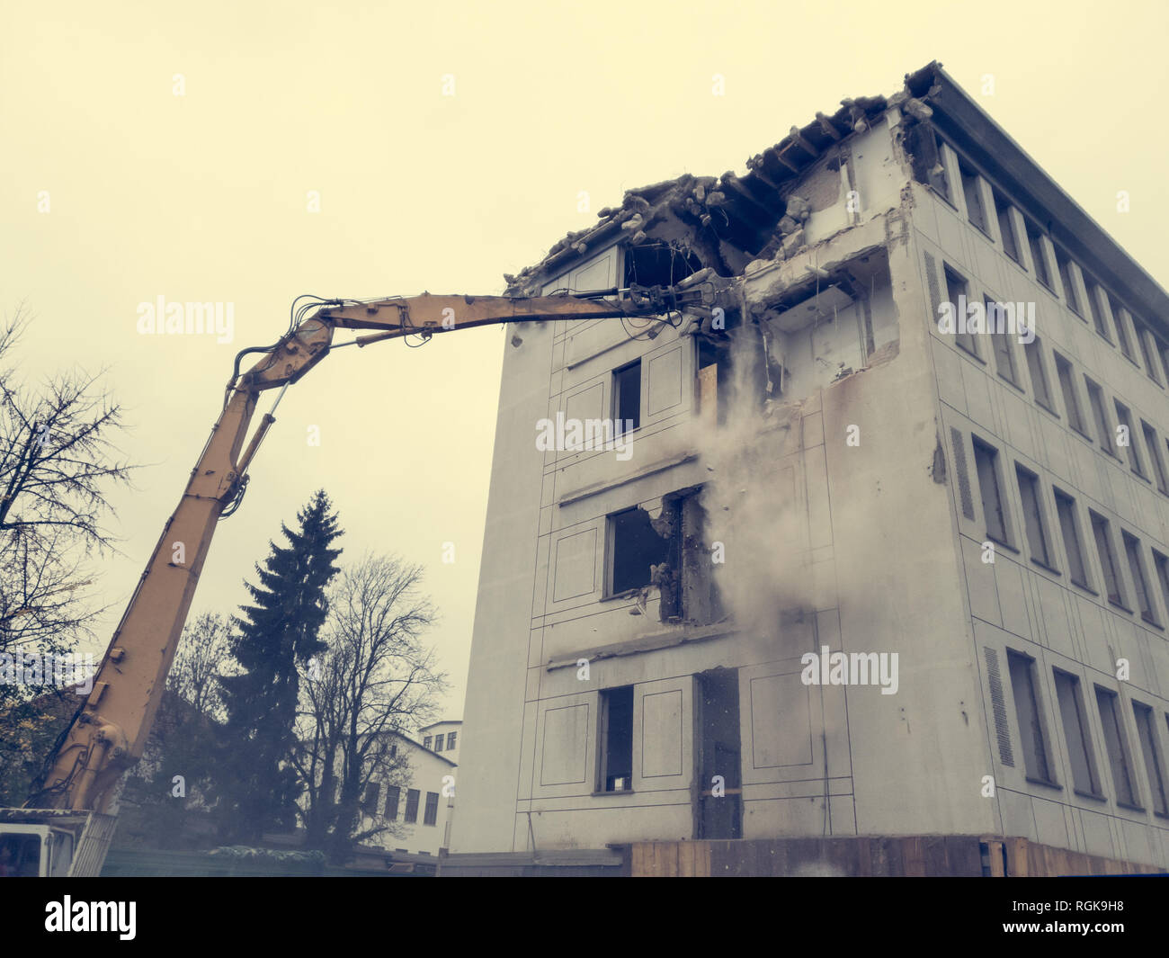 Demolishion building hi-res stock photography and images - Alamy
