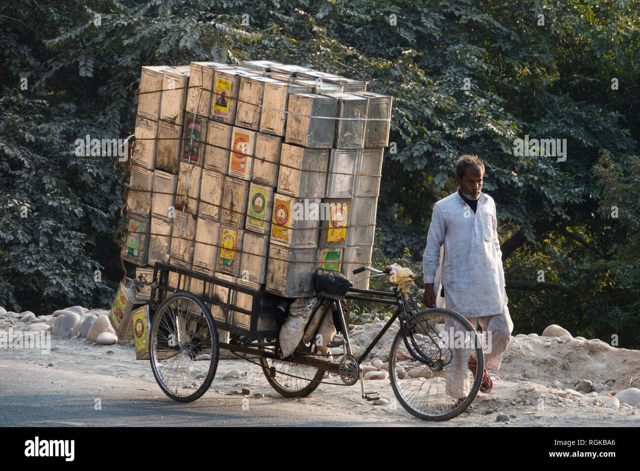 India bike overloaded hi-res stock photography and images - Alamy