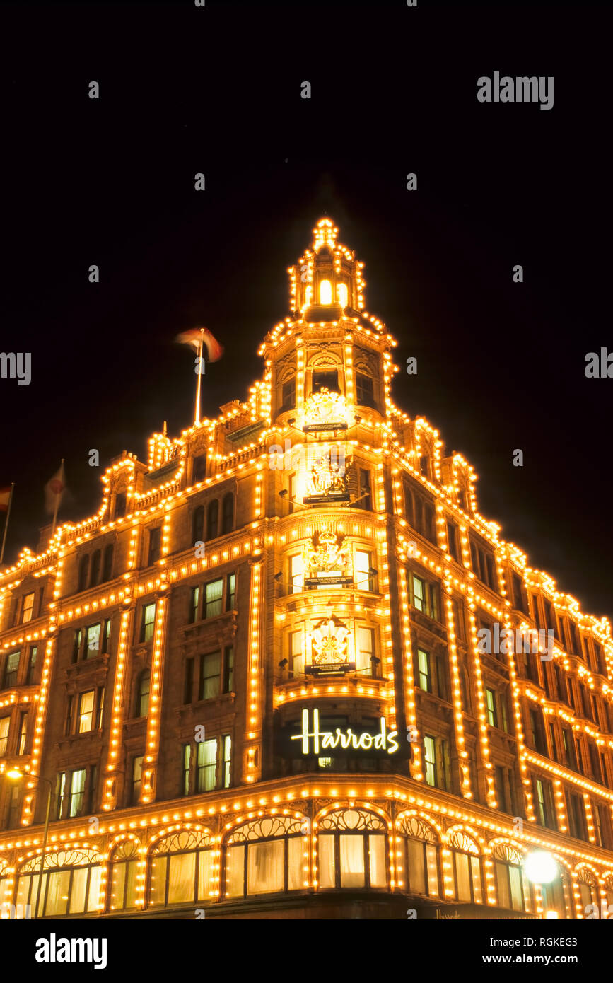 Harrods frontage hi-res stock photography and images - Alamy