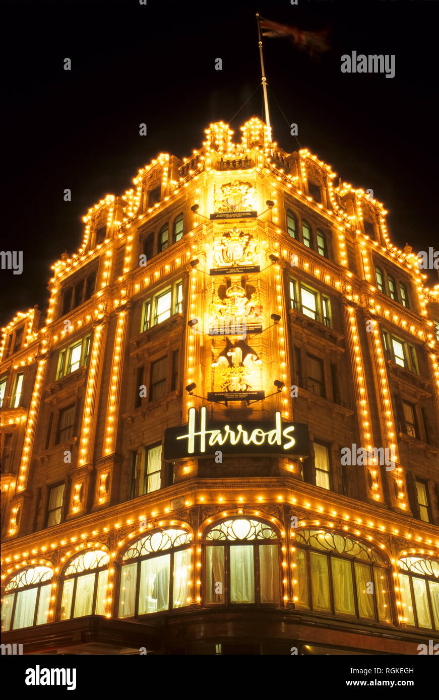 Harrods frontage hi-res stock photography and images - Alamy