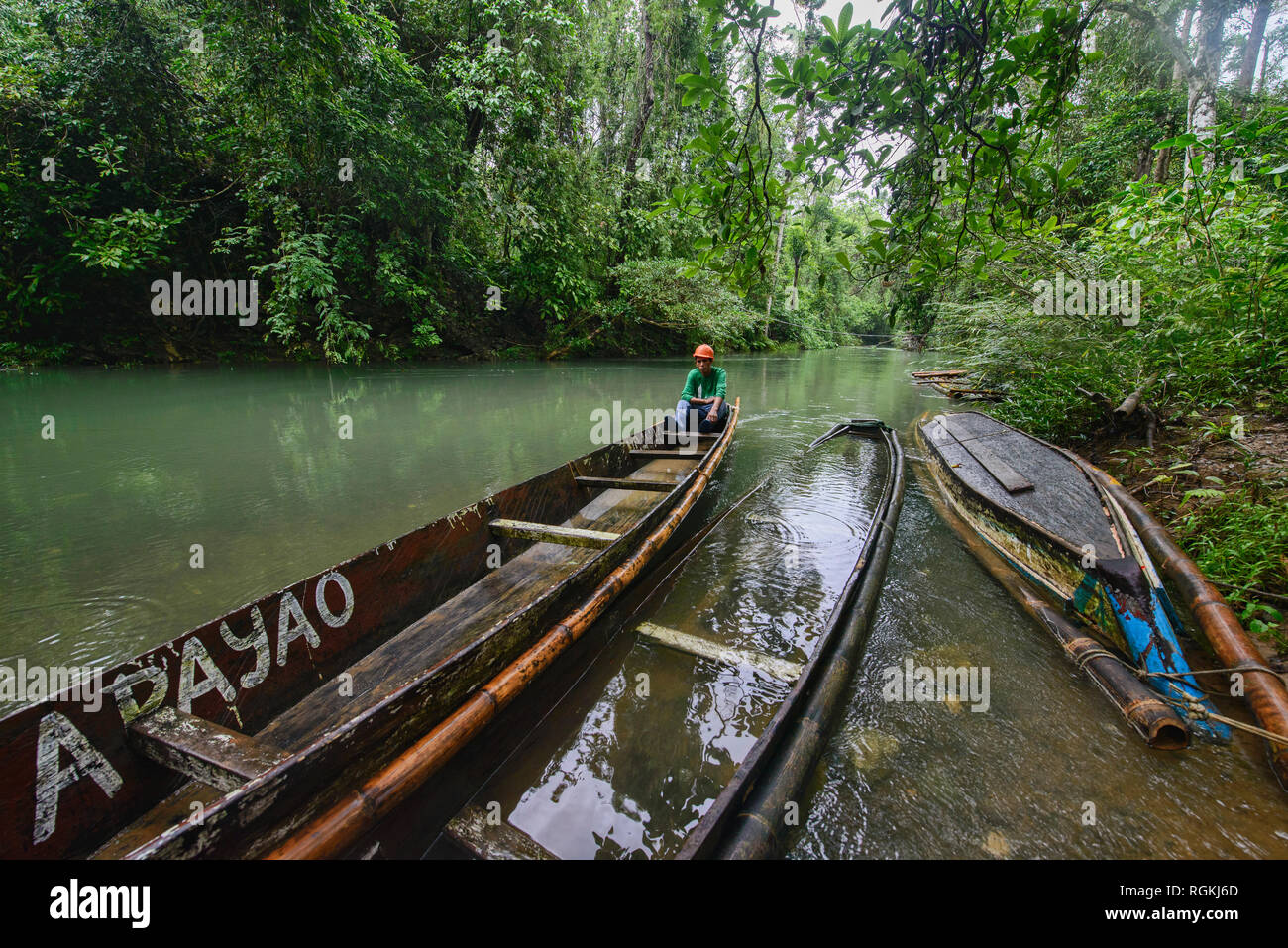 Boat heading into the Lussok Cave and underground river, Luna, Apayao ...