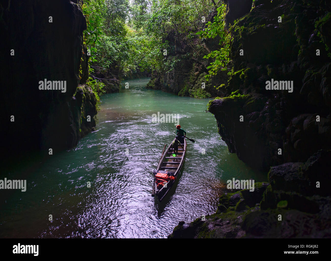 Boat heading into the Lussok Cave and underground river, Luna, Apayao ...