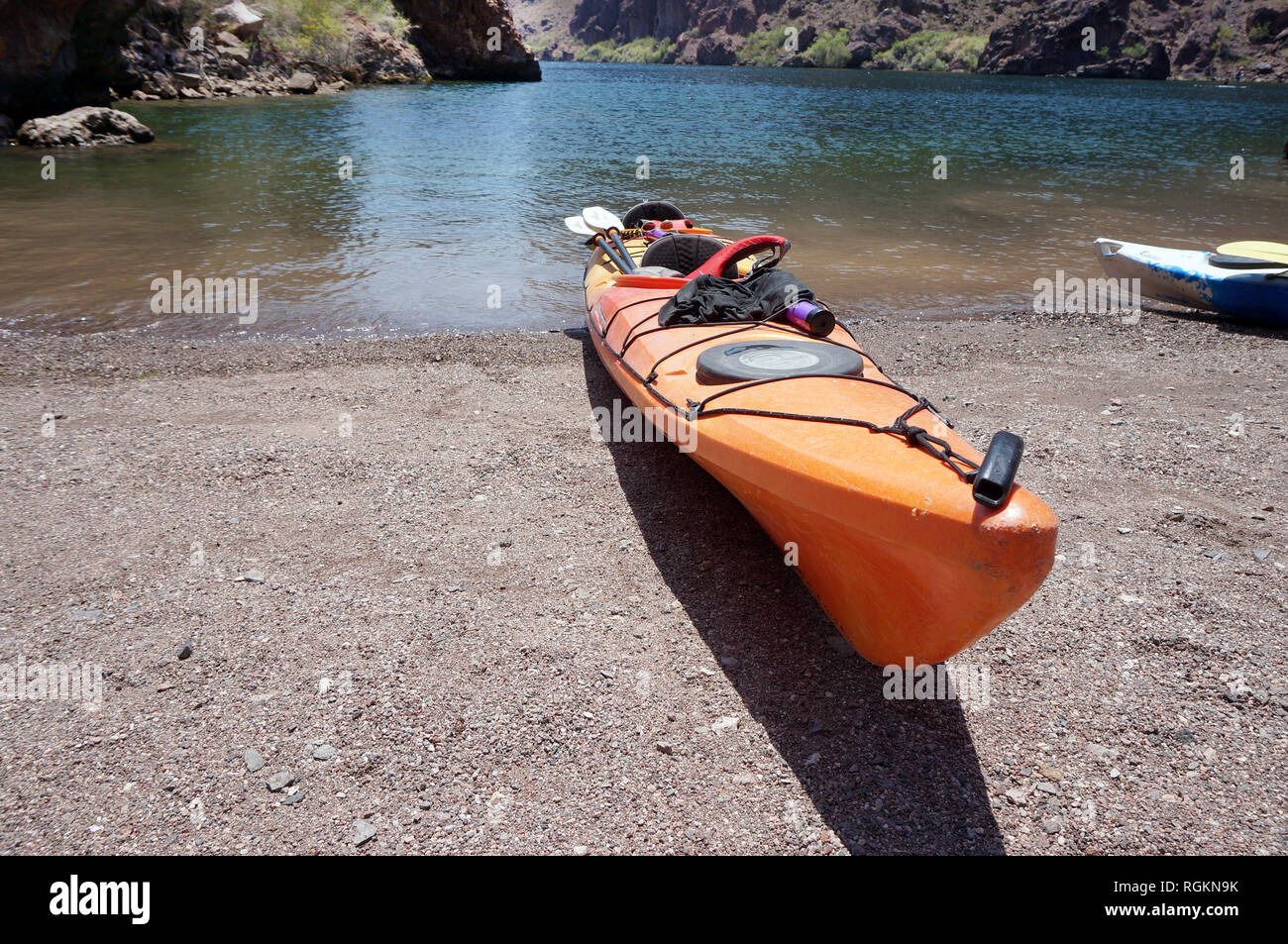 Black kayak hi-res stock photography and images - Alamy