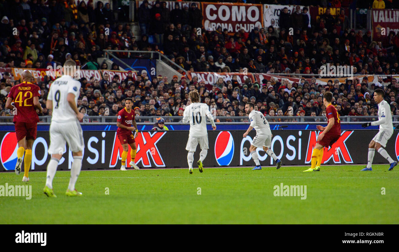 Modric 2018 champions league trophy hi-res stock photography and images ...