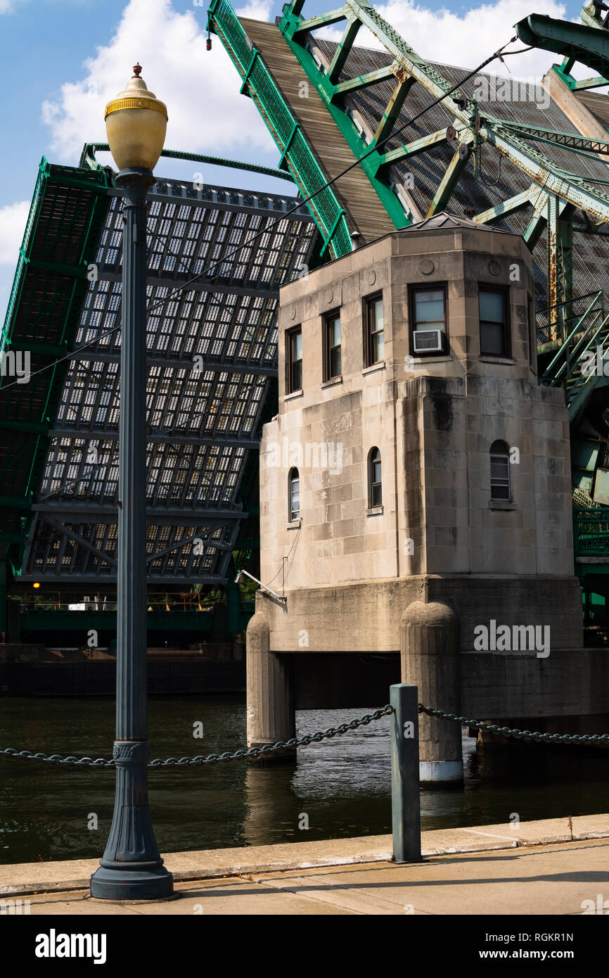 Draw the raised bridge hi-res stock photography and images - Alamy