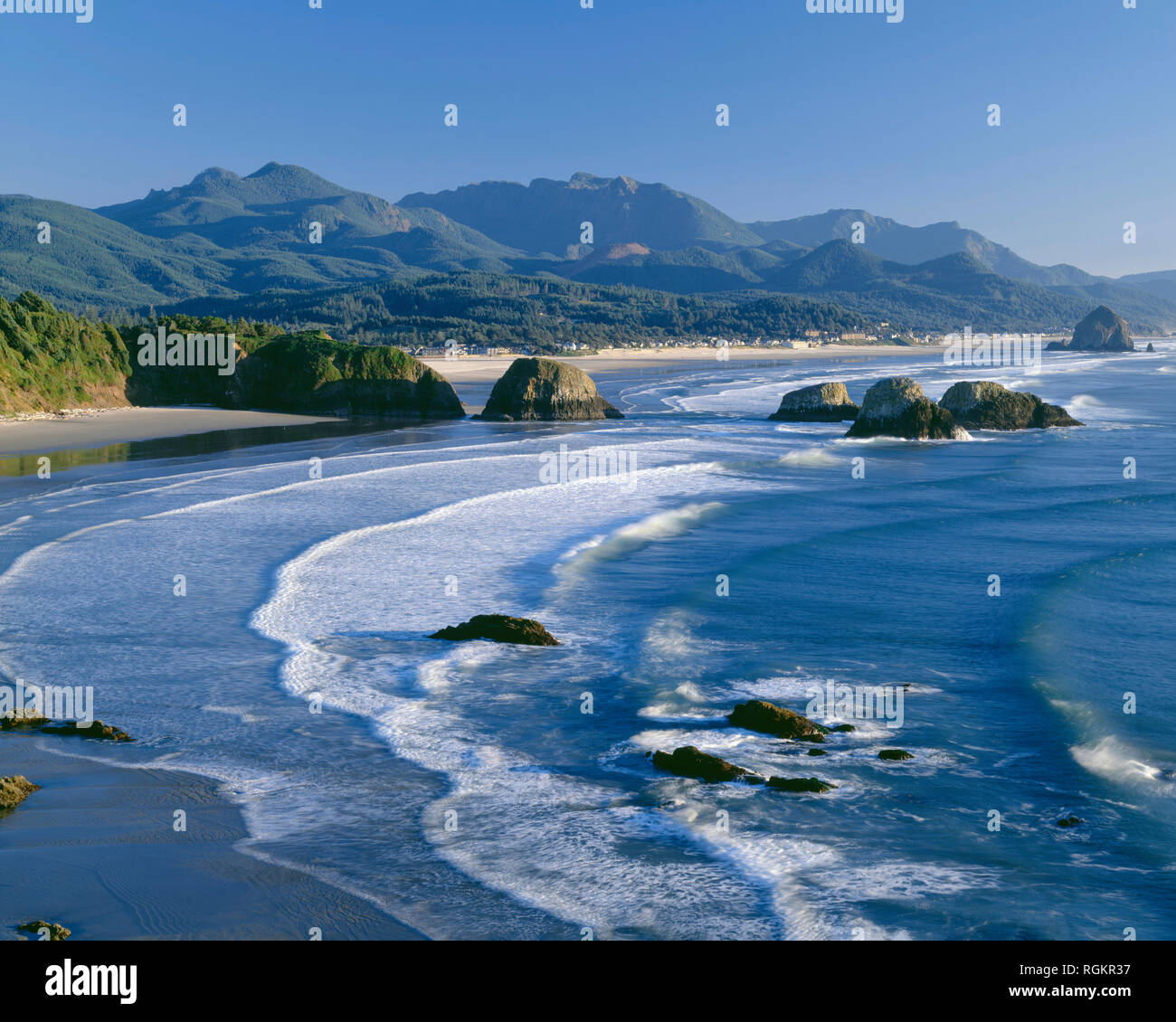 USA, Oregon, Ecola State Park, Waves and sea stacks, near Chapman Point ...