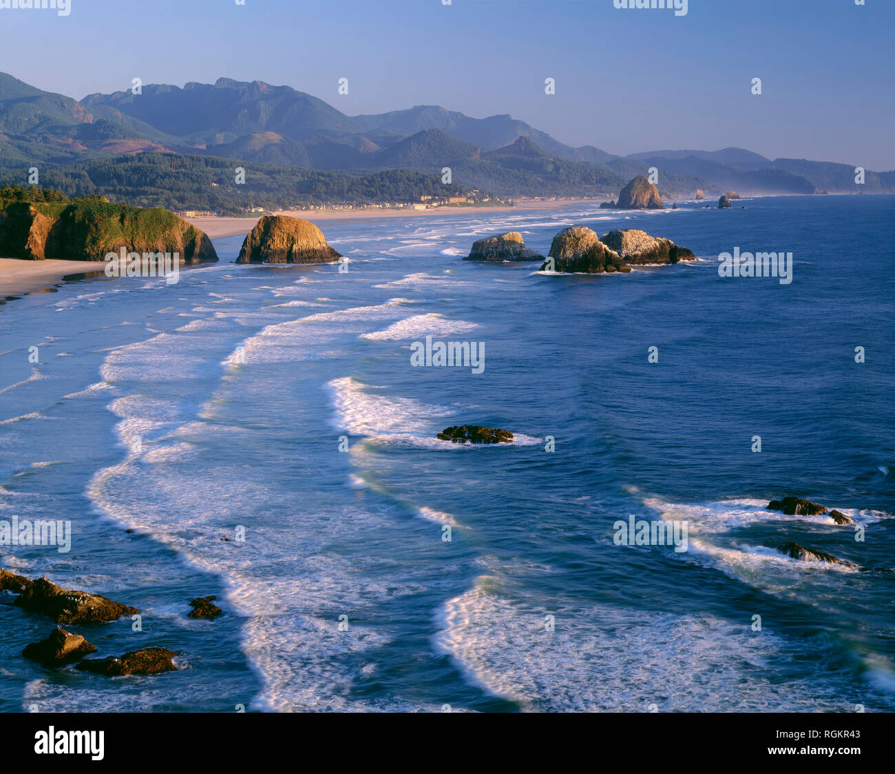 USA, Oregon, Ecola State Park, Waves and sea stacks near Chapman Point ...