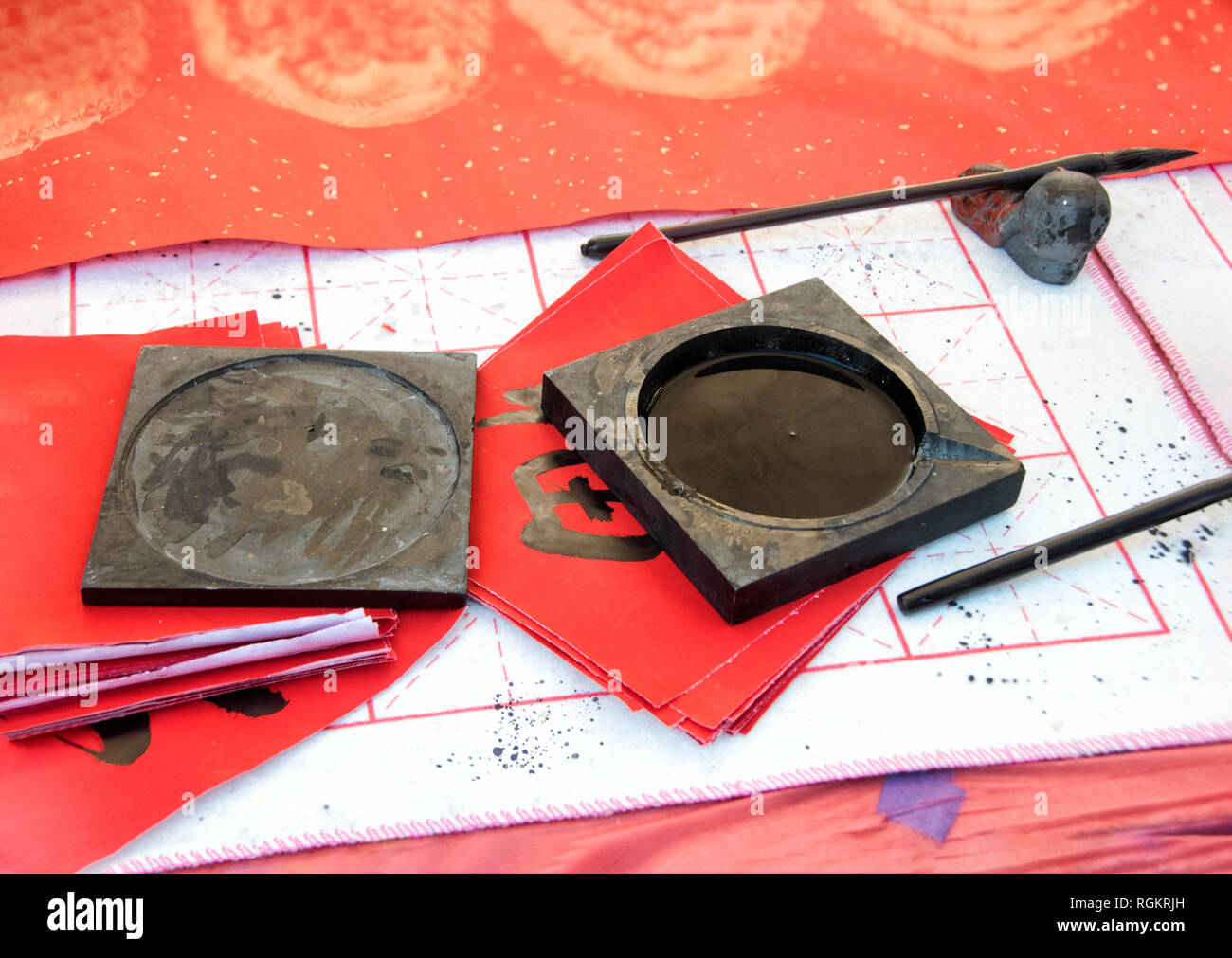 Chinese writing paper hi-res stock photography and images - Alamy