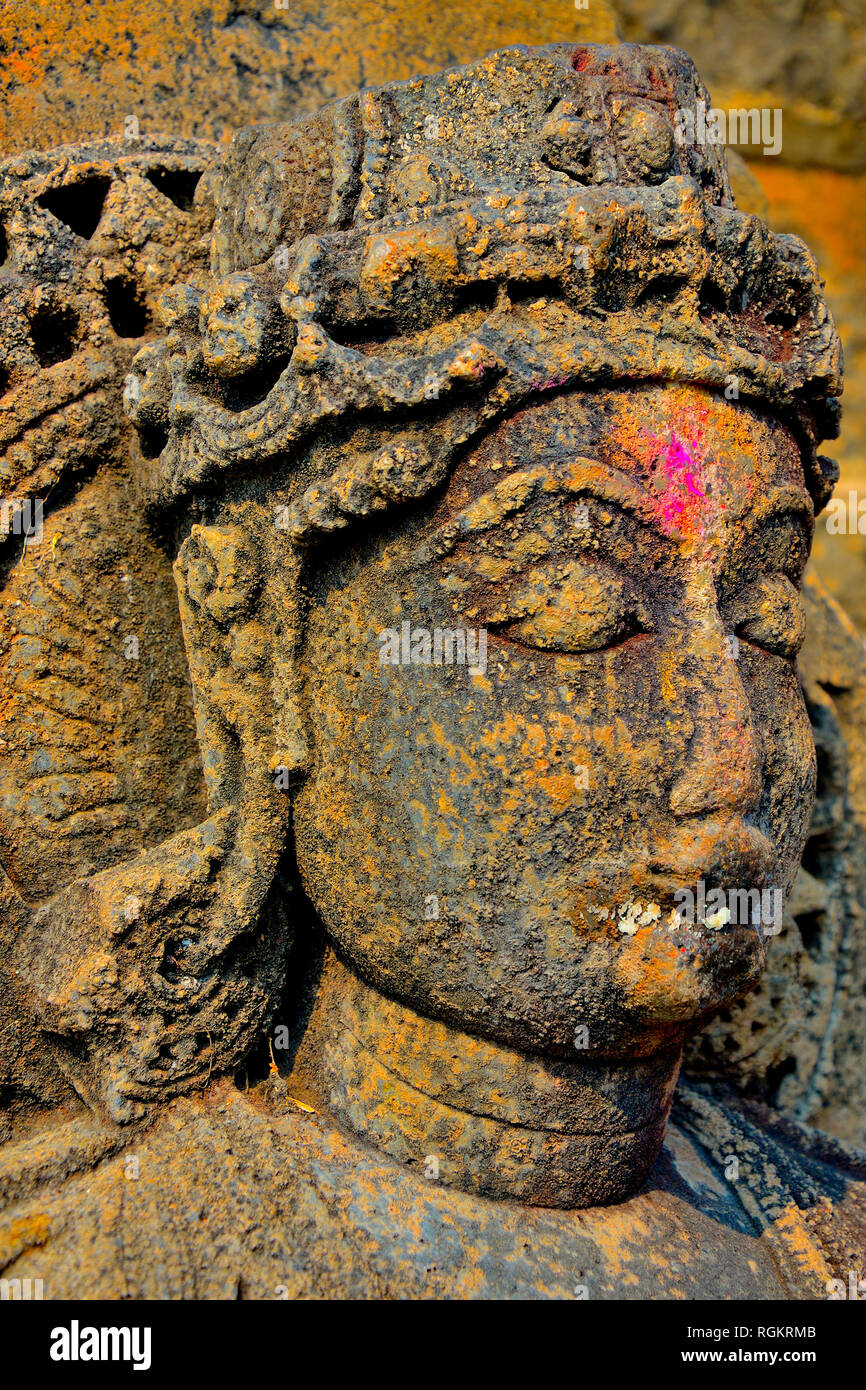 Beautifully carved idols on the outer wall of the Bhuleshwar Temple ...
