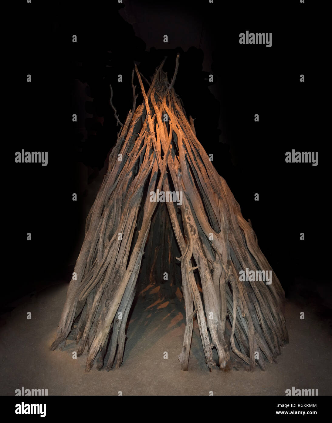 Native american construction hi-res stock photography and images - Alamy