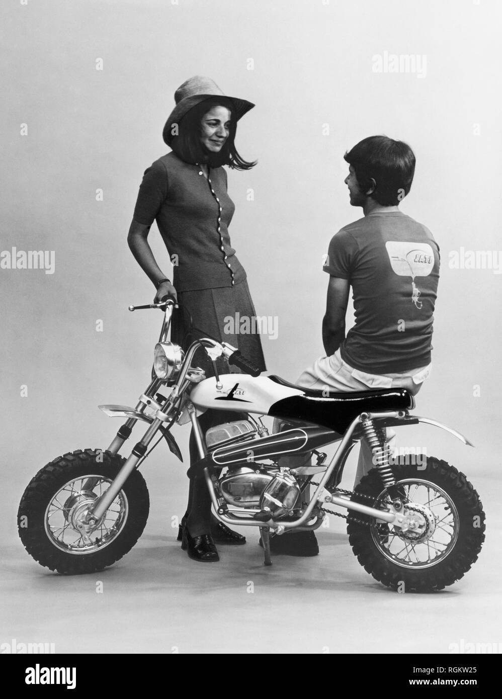 1960s fashion couple hi-res stock photography and images - Alamy
