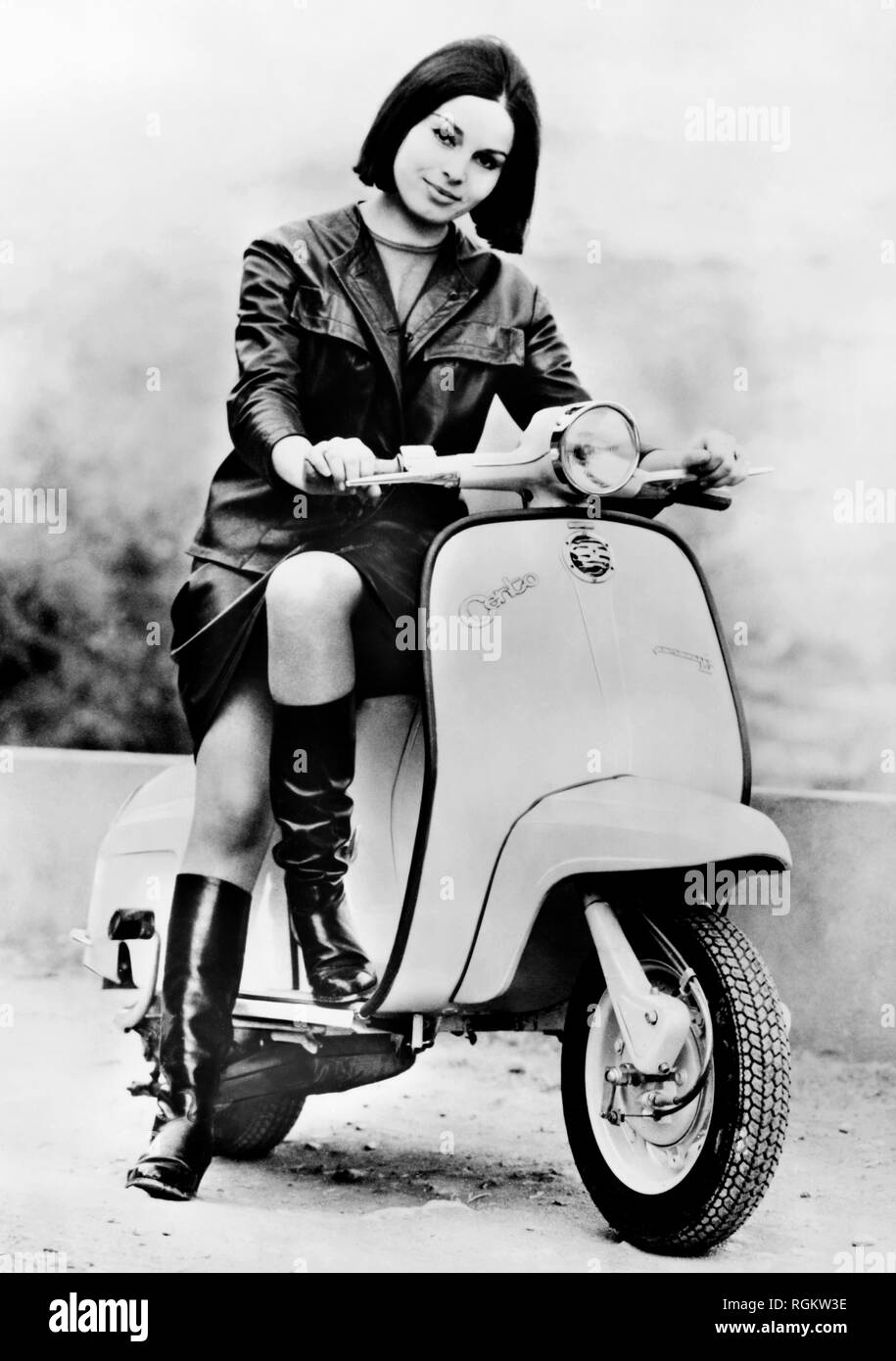 Image young woman on Black and White Stock Photos & Images - Alamy