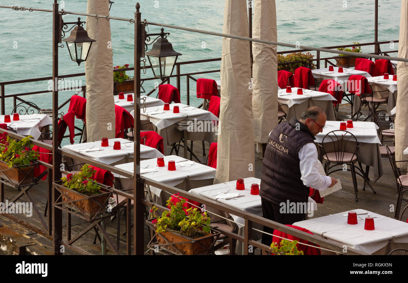 Working male restaurant waiter hi-res stock photography and images - Alamy